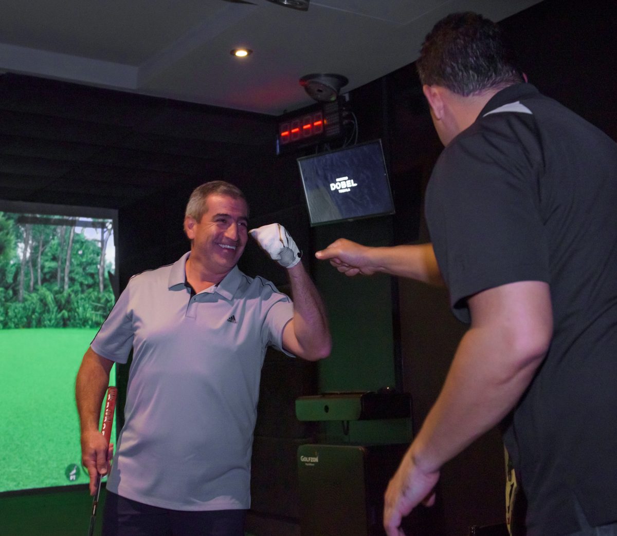 Golfzon: la nueva mesa de negocios - Mulligan's Golf Bar & Restaurant